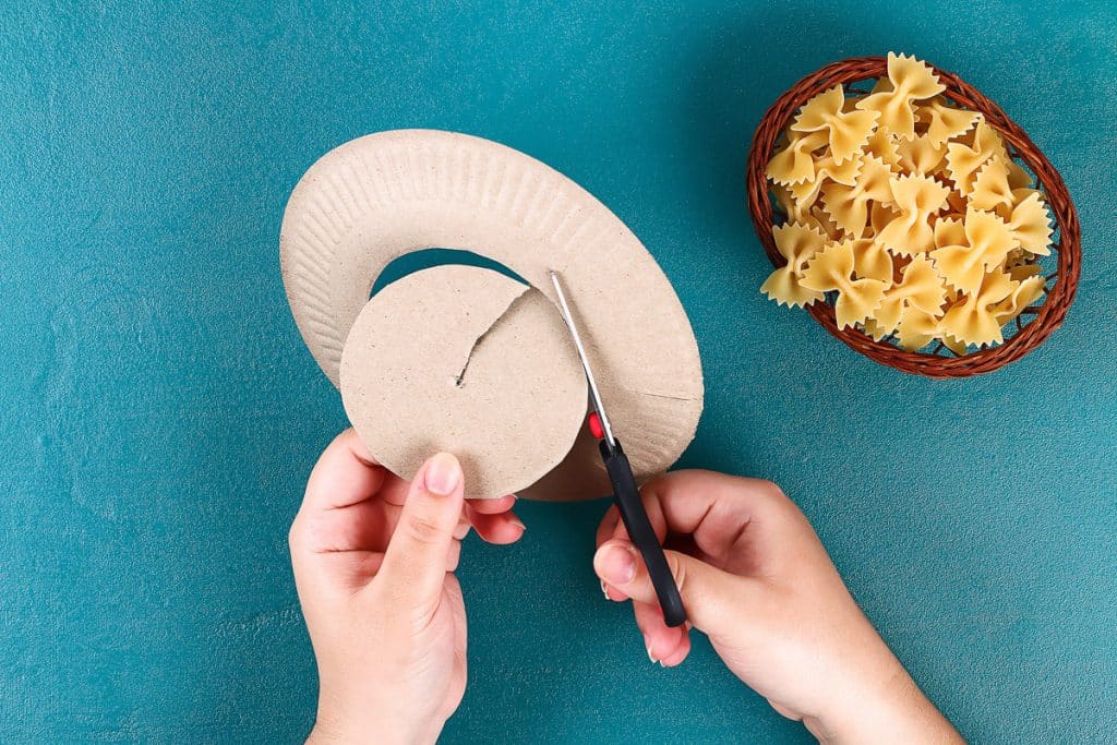 How to Make a DIY Christmas Wreath from Pasta